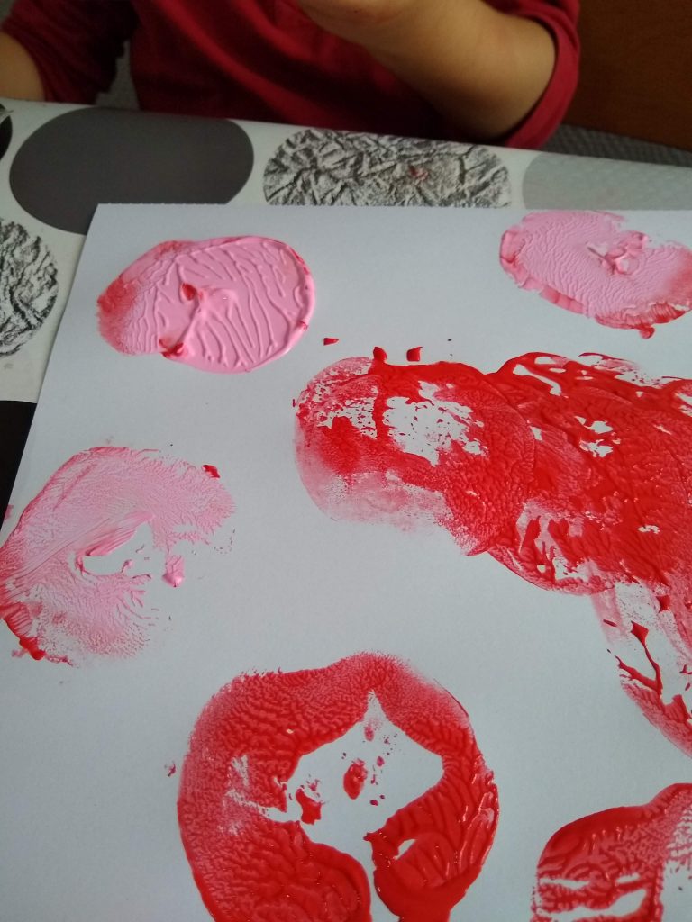 How to Print Apples with Kids