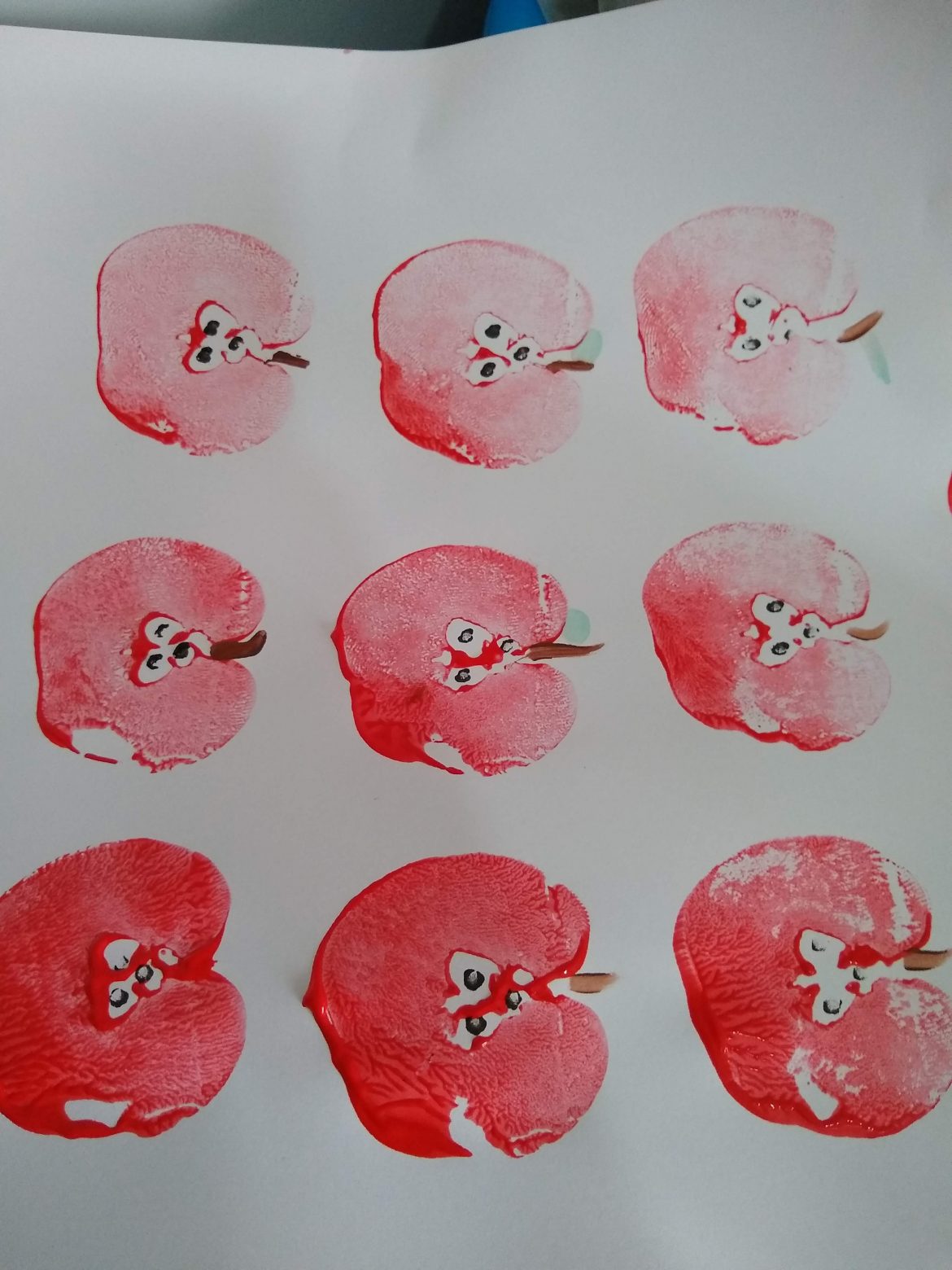 How to Print Apples with Kids