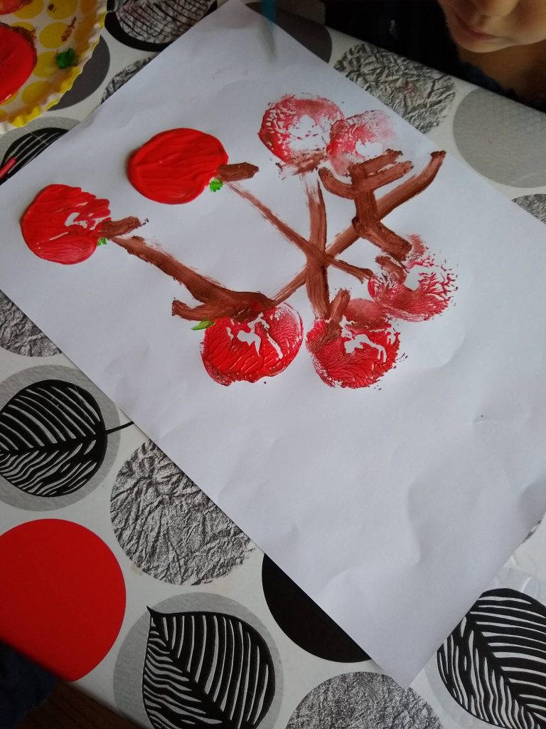 How to Print Apples with Kids